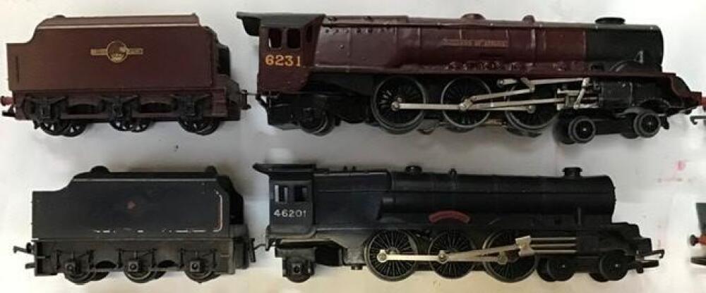 Railway: A collection of assorted unboxed OO gauge locomotives and Tank ...