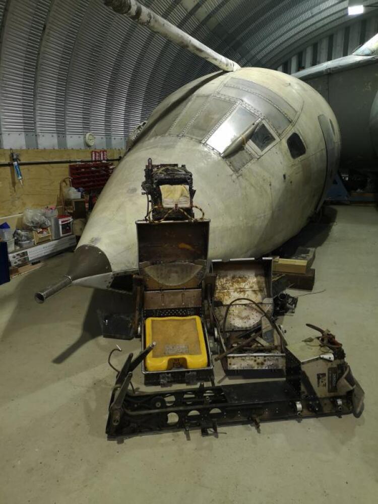 Victor B2 XH670 Cockpit with Associated Items This Victor first flew 2 ...