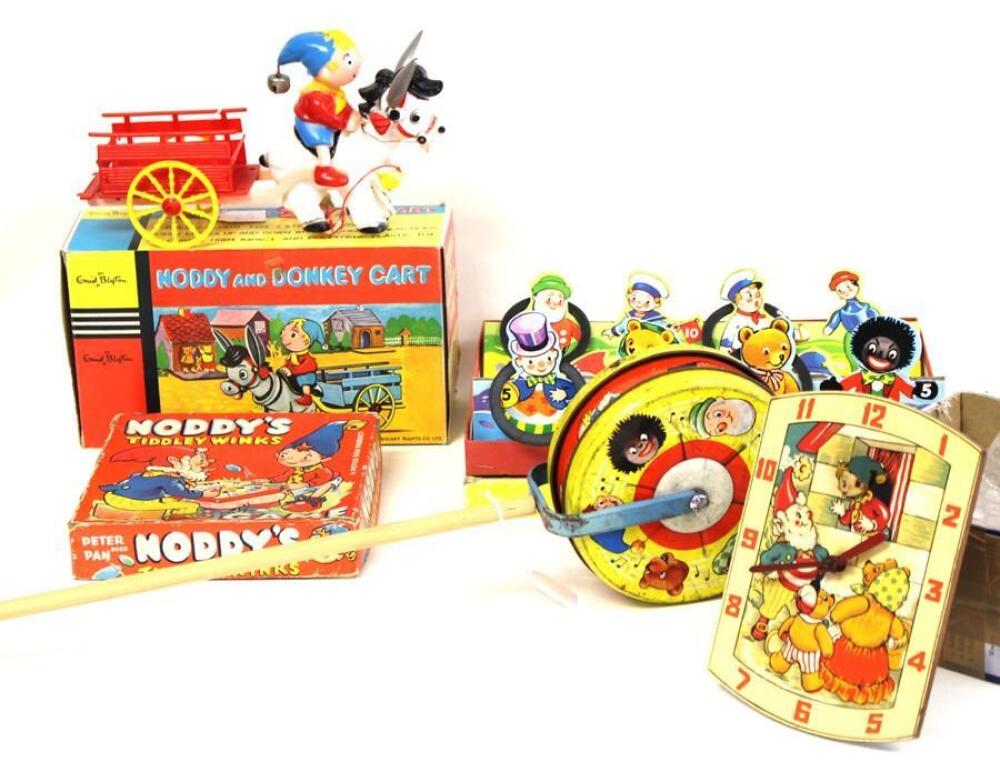 Noddy: A collection of assorted Noddy items to comprise: Noddy Ring ...
