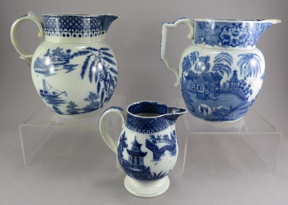 A group of three early nineteenth century blue and white transfer ...