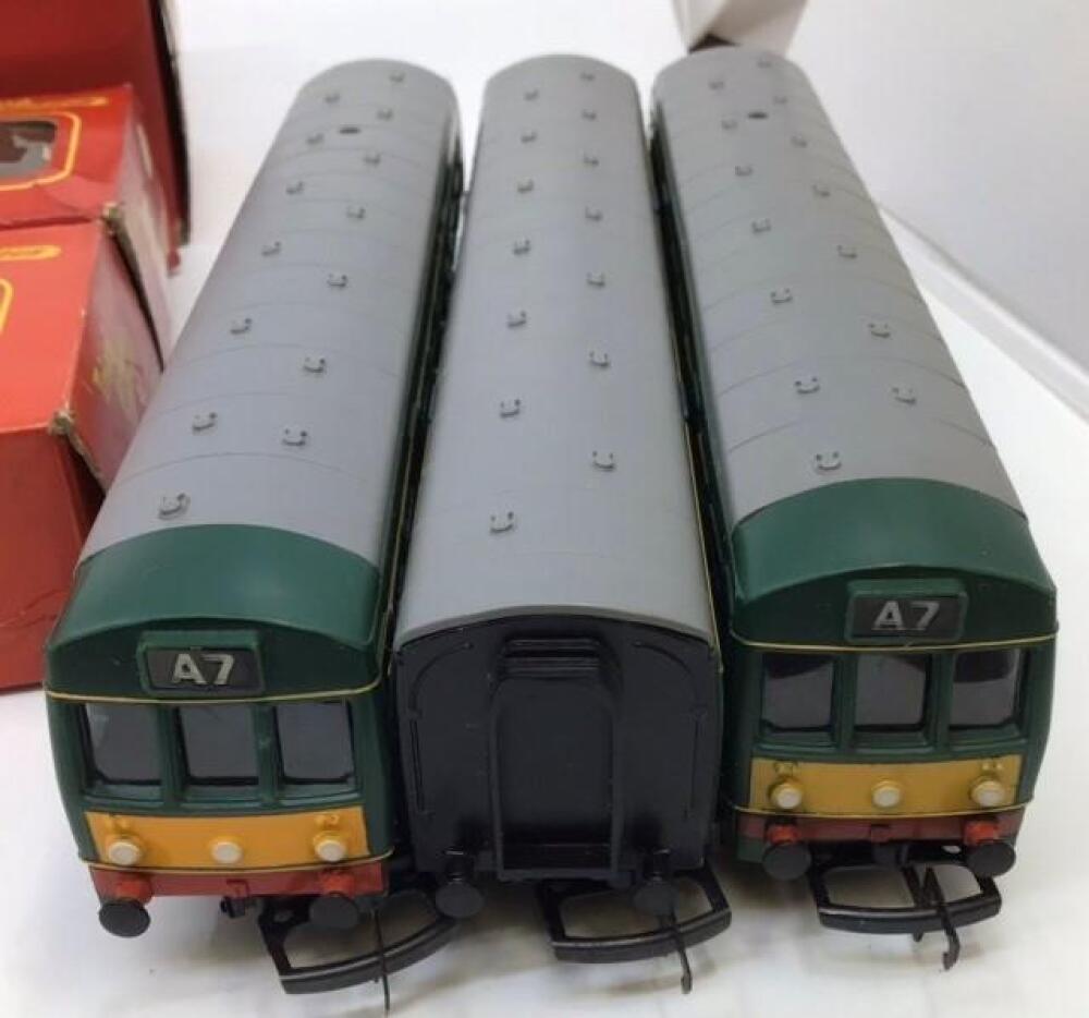 Railway: 00 gauge railway Triang DMU, centre and trailer units and ...