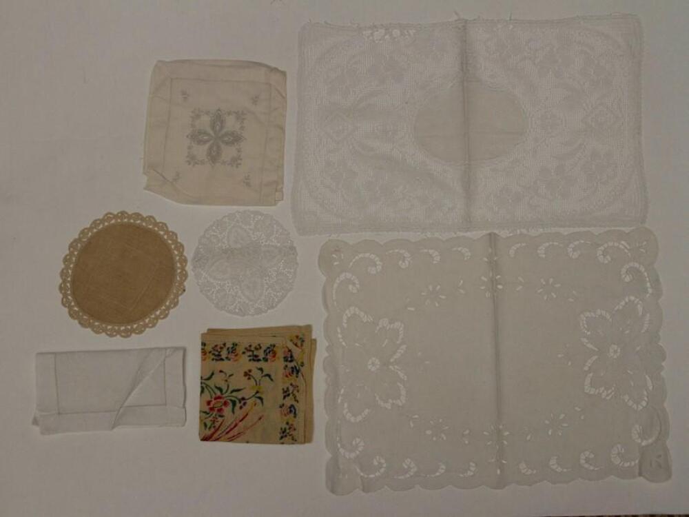 Large box of table linen to include: tablecloth and table runner ...