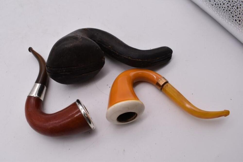 An early 20th Century calabash meerschaum pipe, the silver mount ...
