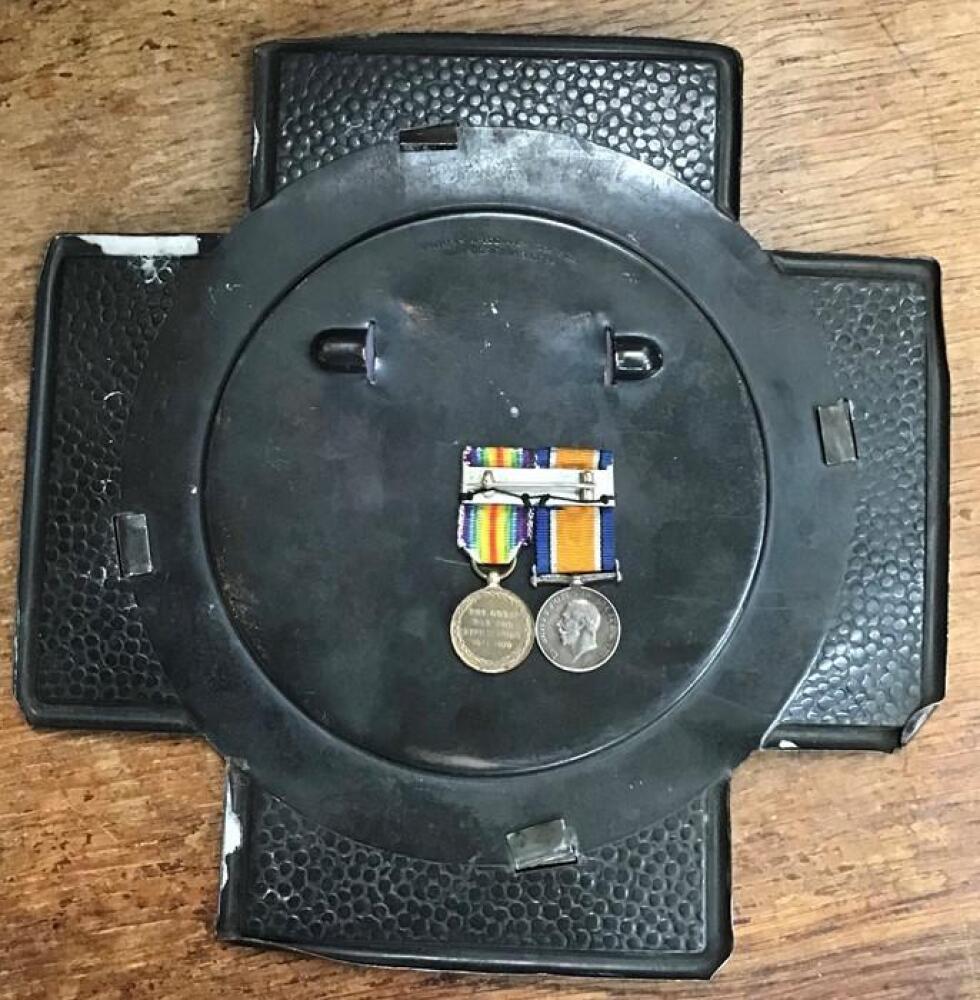 WW1 British Death Plaque mounted in a commemorative wreath and surround ...