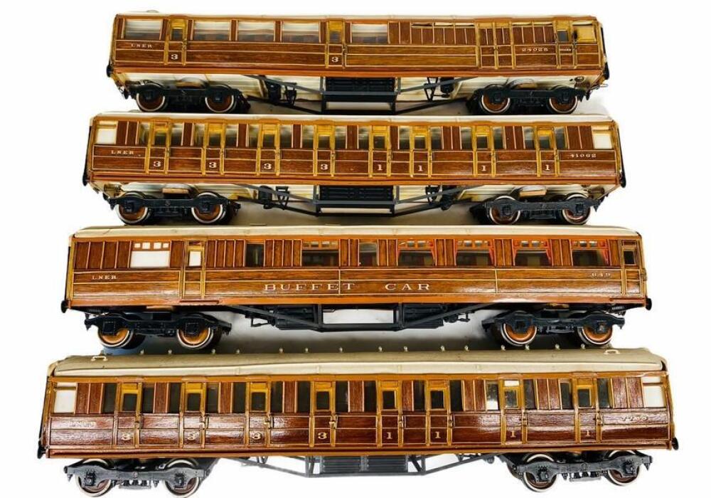 4x Kit Built 'O' Gauge LNER Teak Passenger Coaches. Features wooden ...