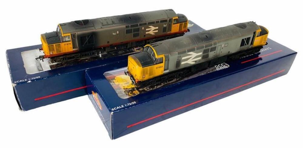 2x Bachmann 'OO' Gauge Class 37 BR Railfreight Locomotives - Comprising ...
