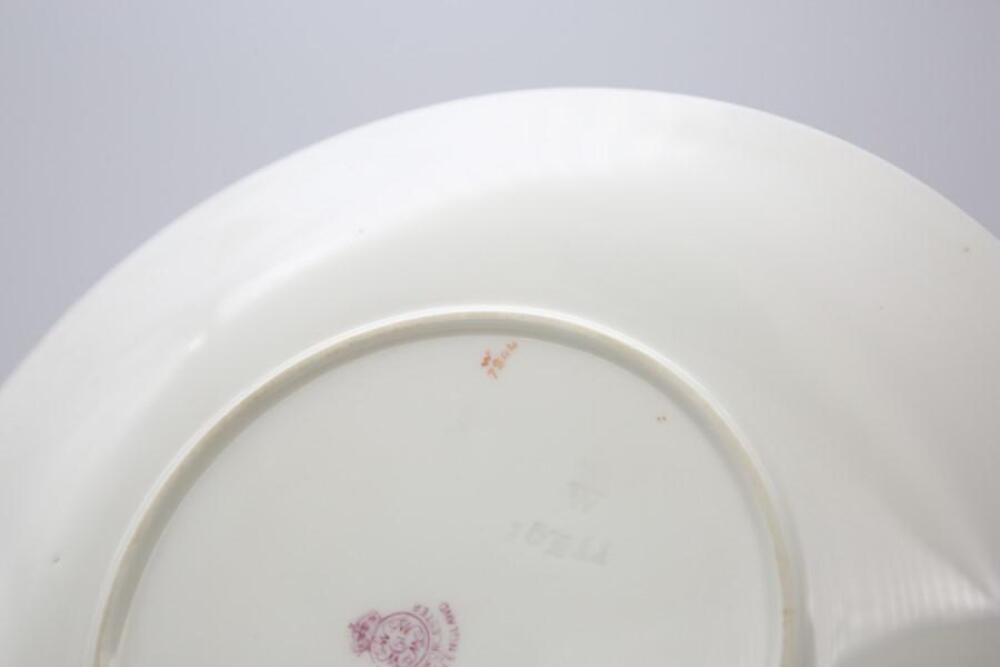 A Royal Worcester pattern no: W 7844 cabinet plate, the reserve painted ...