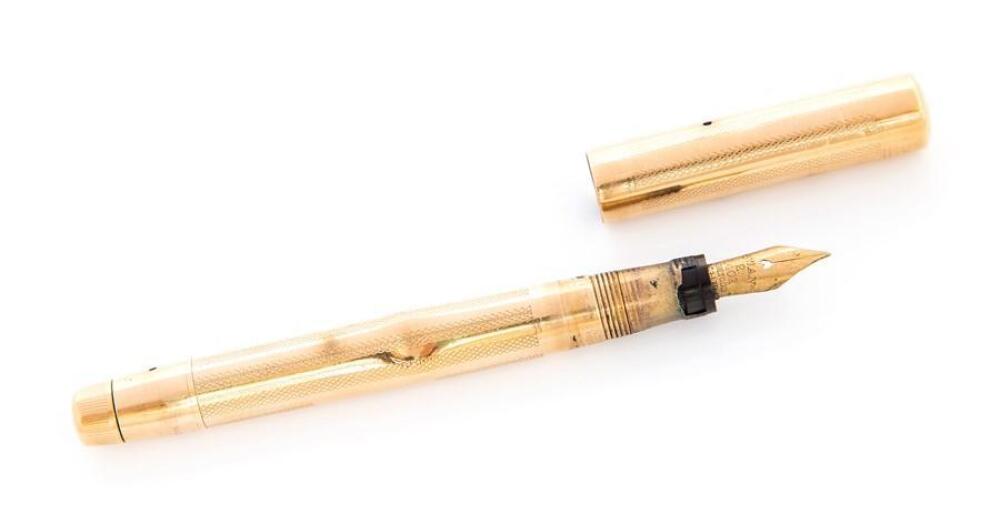 Mabie Todd & Co Ltd, a 9ct gold Swan fountain pen, London 1936, approx ...