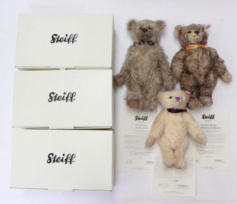 Steiff: A collection of three boxed Steiff bears, exclusive for Danbury ...