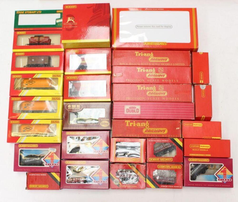 Hornby: A collection of assorted boxed Hornby OO Gauge coaches and ...
