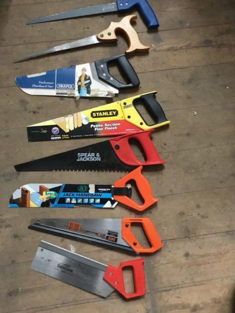 Eight assorted saws to include 2 keyhole/compass saws, a Draper ...