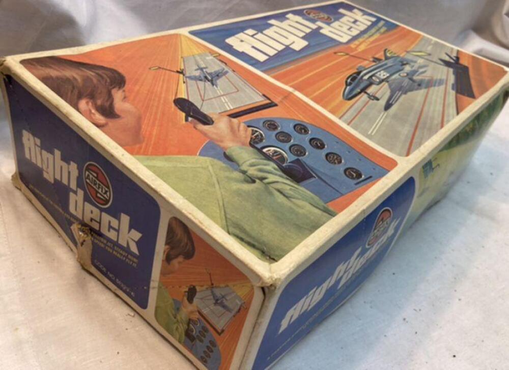 Airfix: A boxed Airfix Flight Deck 1973. Appears complete including ...