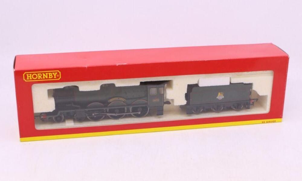 Hornby: A boxed Hornby, OO Gauge, BR 4-6-0 Castle Class, 'Pendennis ...