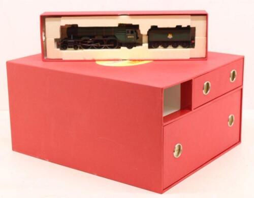 Hornby: A boxed Hornby, OO Gauge, The Boxed Set, comprising: 4-6-2 ...
