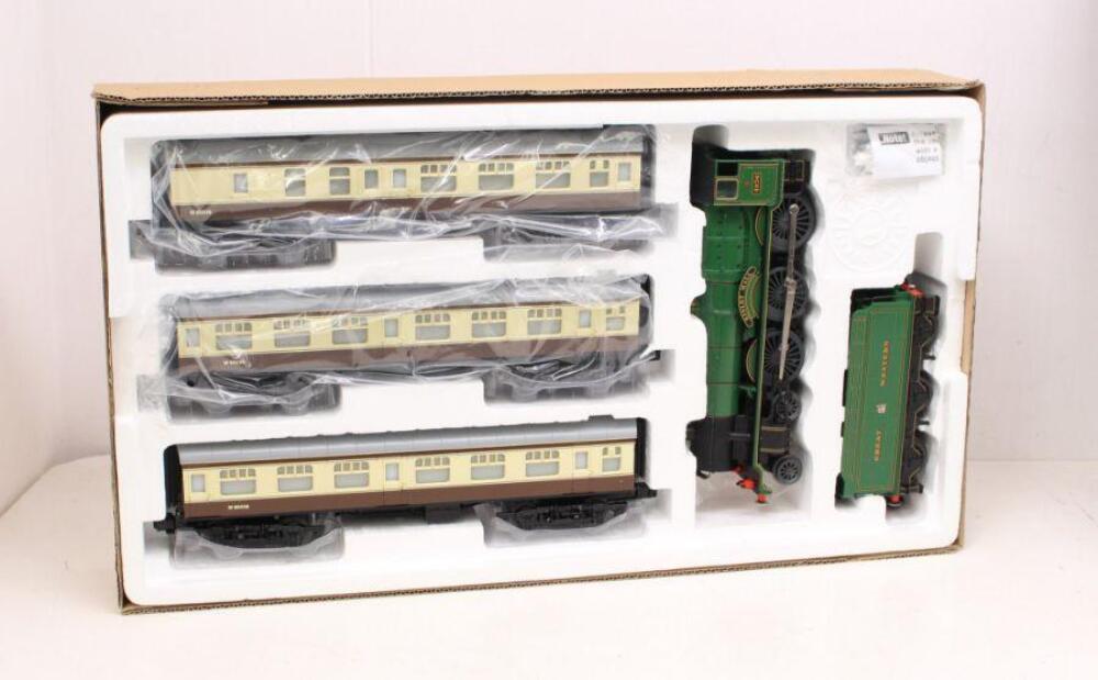 Lionel: A boxed Lionel, O Gauge, Shakespeare Express Kinlet Hall ...