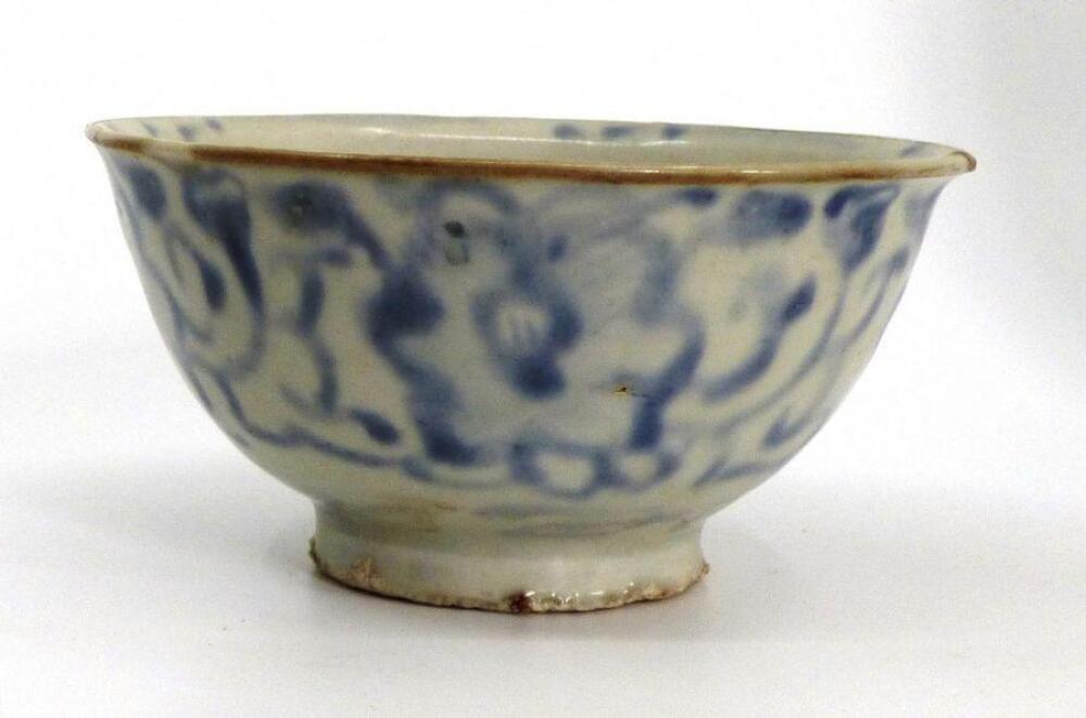 Nanking cargo bowl , from the famous wreck that sunk in 1752 , bearing ...