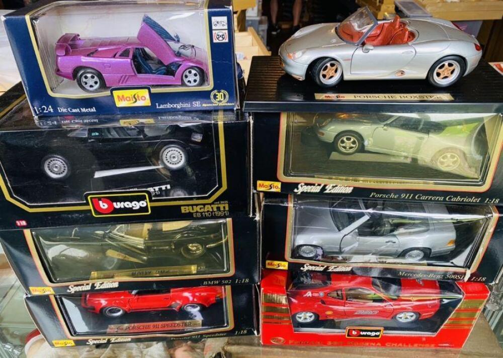 A collection of 1:24 & 1:18 Scale Die cast cars, including Maisto ...