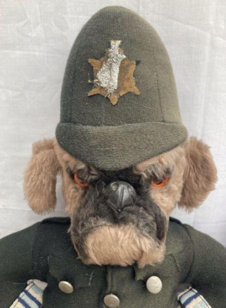 Collectables: A collection of assorted police related items to include ...