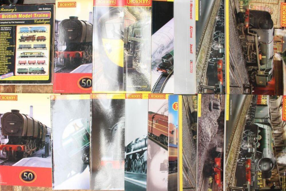 Model Railway: A collection of assorted model railway items to include ...