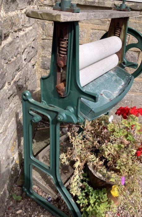Vintage mangle. Good condition, older restoration.
