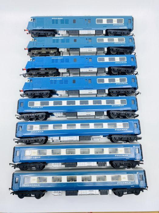Tri-Ang 'OO' Gauge Blue Pullman - 2x power cars, 2x dummy cars and 4x ...