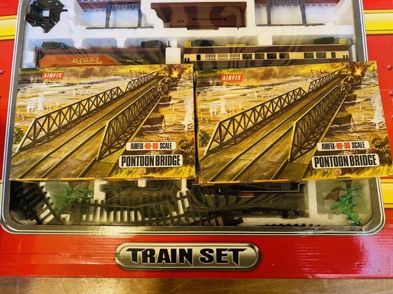 A collection of toys, to include 2x train sets, Dinky Toys service ...