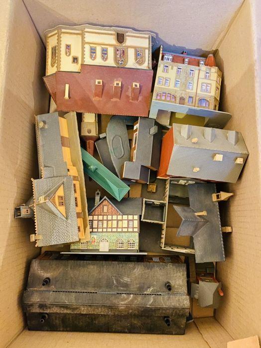 A collection of Model Railway Accessories - To include: N Gauge ...