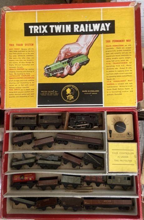 Trix: A collection of assorted Trix Railway to include: boxed set with ...