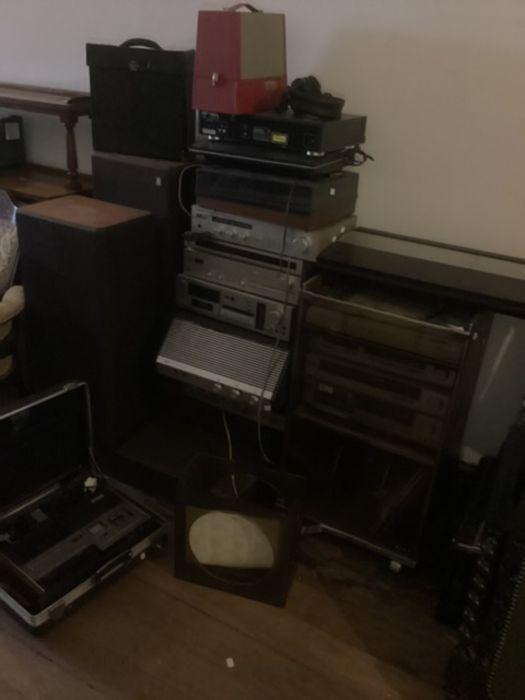 A large good selection of Vintage and retro Hi Fi equipment to include ...