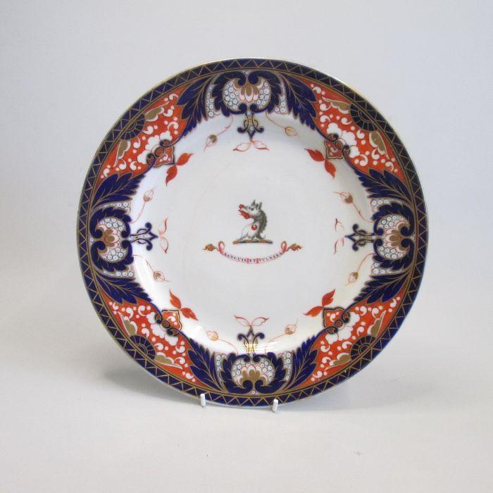 A Chamberlain Worcester Kings pattern Armorial plate, centered by ...