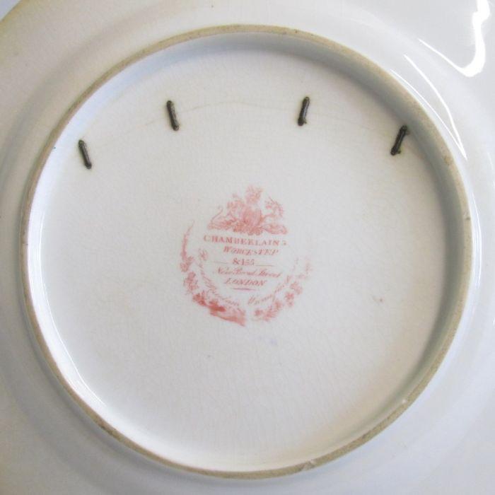A Chamberlain Worcester Kings pattern Armorial plate, centered by ...
