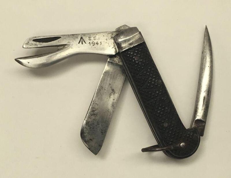 3 WW2 dated British Navy / Army jack knives. 2 examples with Navy ...