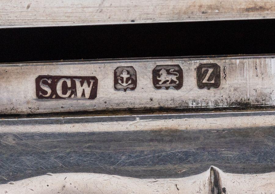 A George V opal inlaid silver cartouche shaped snuff box, engraved ...