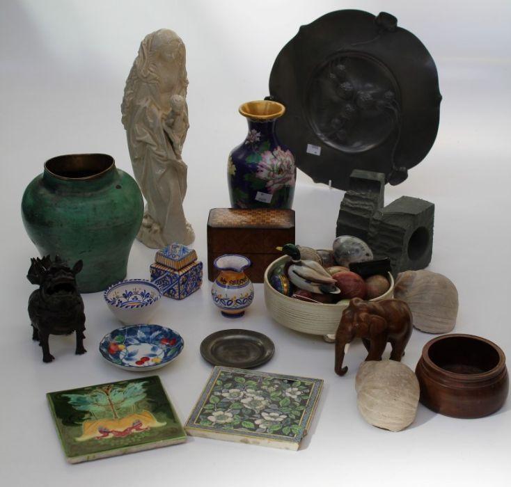 Two boxes of decorative and furnishing items, including three cased ...