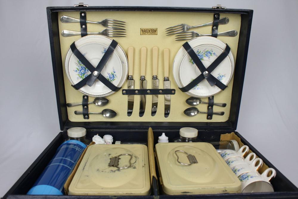 Brexton 4-person picnic hamper