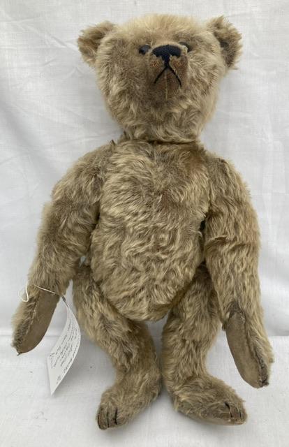 Steiff: An original, circa 1908, Steiff bear. Gold mohair, boot button ...