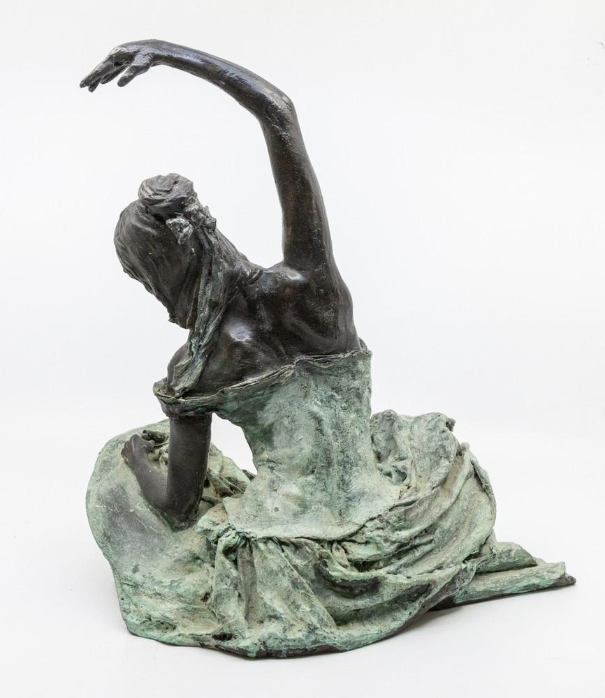 Sue Riley - A large 20th Century sculpture of a sitting lady in a pose ...