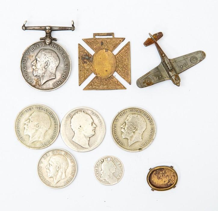 A 1914-1918 medal, J5379 S. Drayson O.TEL R.N; five silver coins; Queen ...