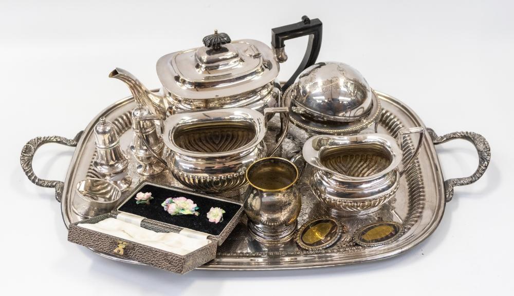 A collection of mixed silver plated wares to include; Regis plate tea ...