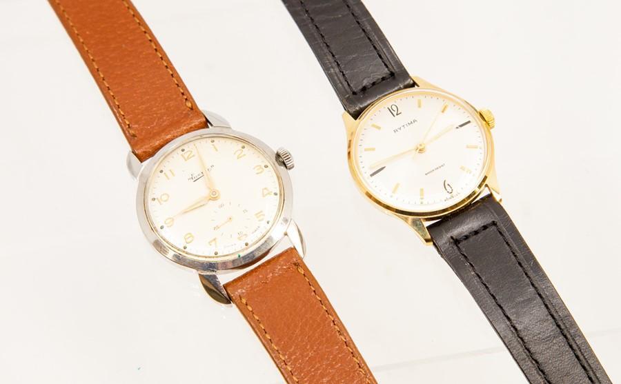A gents vintage Everite watch, champagne dial, number markers, gold ...