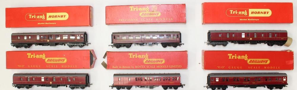 Hornby: A collection of twelve boxed Triang Hornby coaches. Original ...