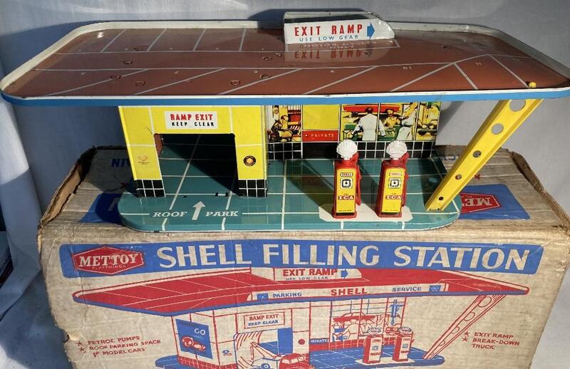 Mettoy: A boxed Mettoy Shell Filling Station. Tinplate example, made by ...
