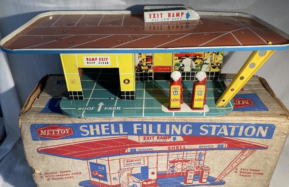 Mettoy: A boxed Mettoy Shell Filling Station. Tinplate example, made by ...