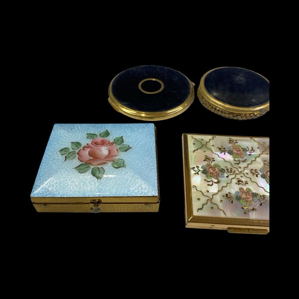 Selection of Art deco era powder compacts inc. A Dorset Fifth Avenue ...