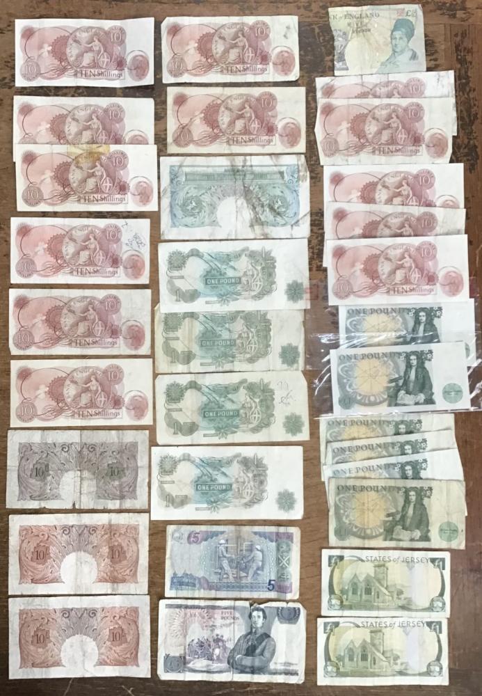 Collection of Bank of England Banknotes including Ten Shilling Notes ...