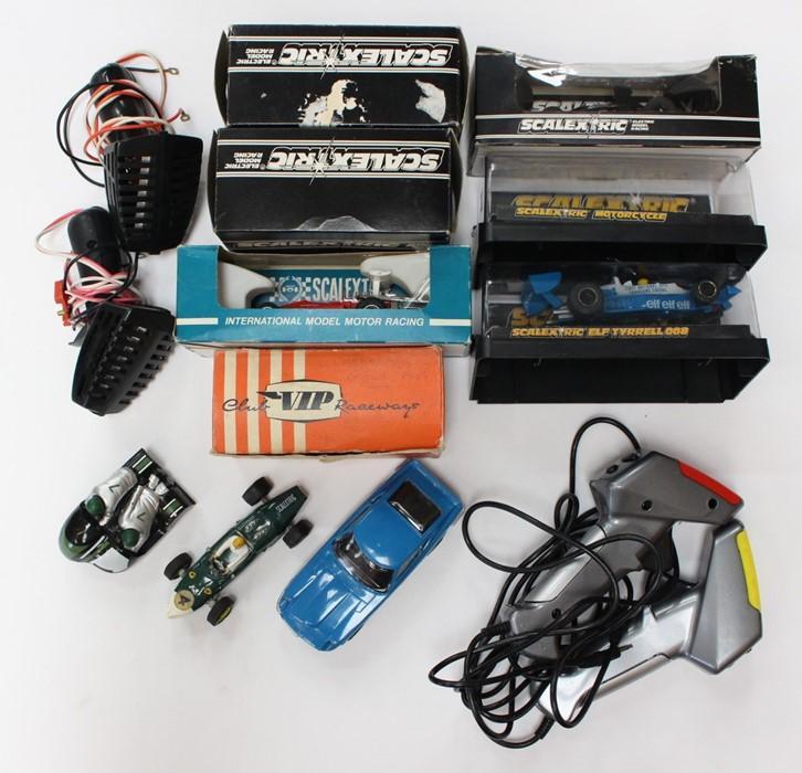 Scalextric: A collection of assorted Scalextric items to include: two ...