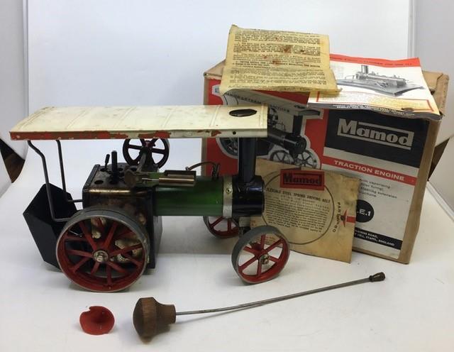 A Mamod steam traction engine, in box with instructions