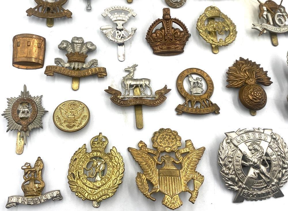 A good selection of WW1 / WW2 badges and buttons, covering various ...