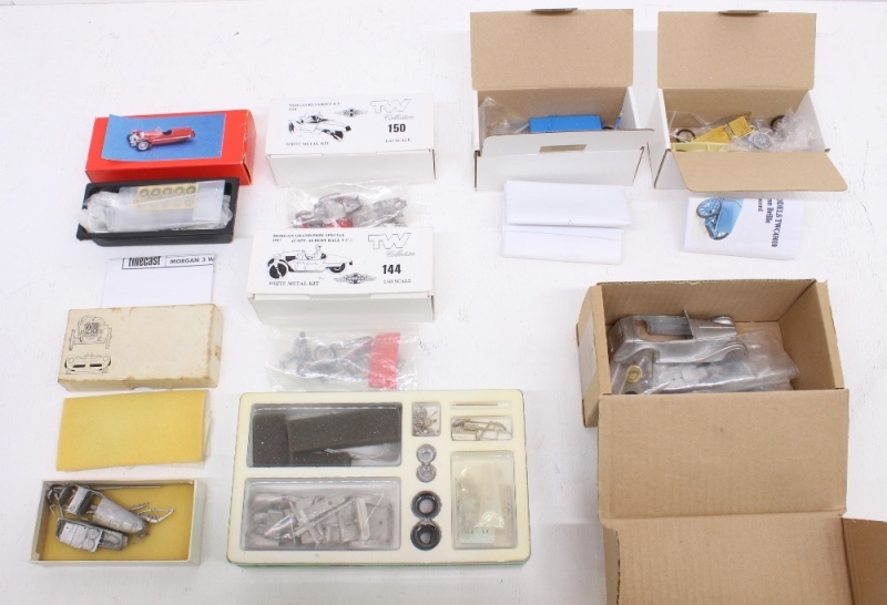 Kits: A collection of eight assorted unmade model kits to include: J&M ...