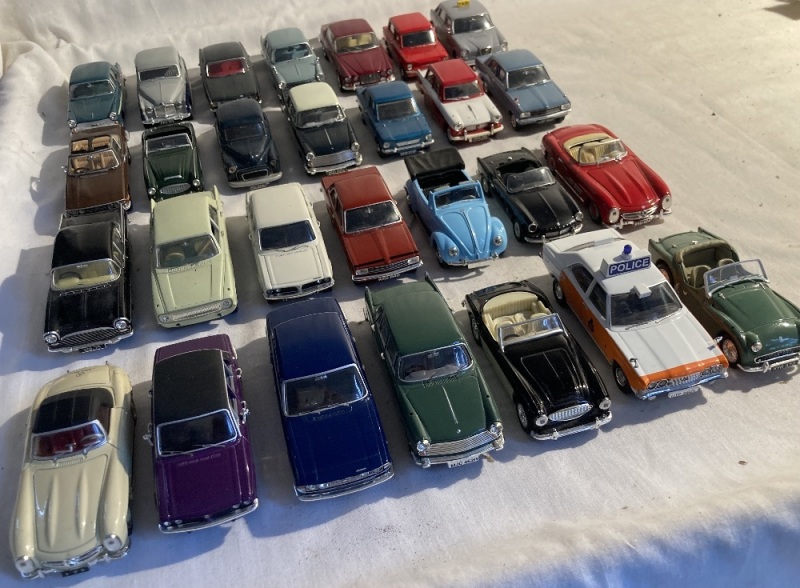 Diecast: A collection of assorted unboxed Vanguard models of saloon and ...
